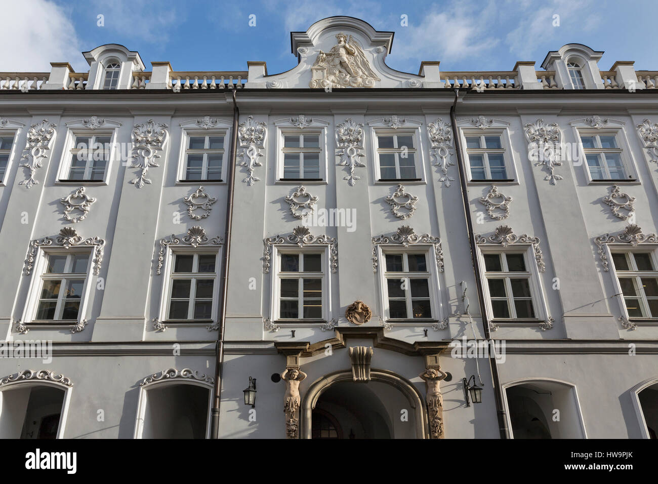 Beautiful renovated historic building hi-res stock photography and ...