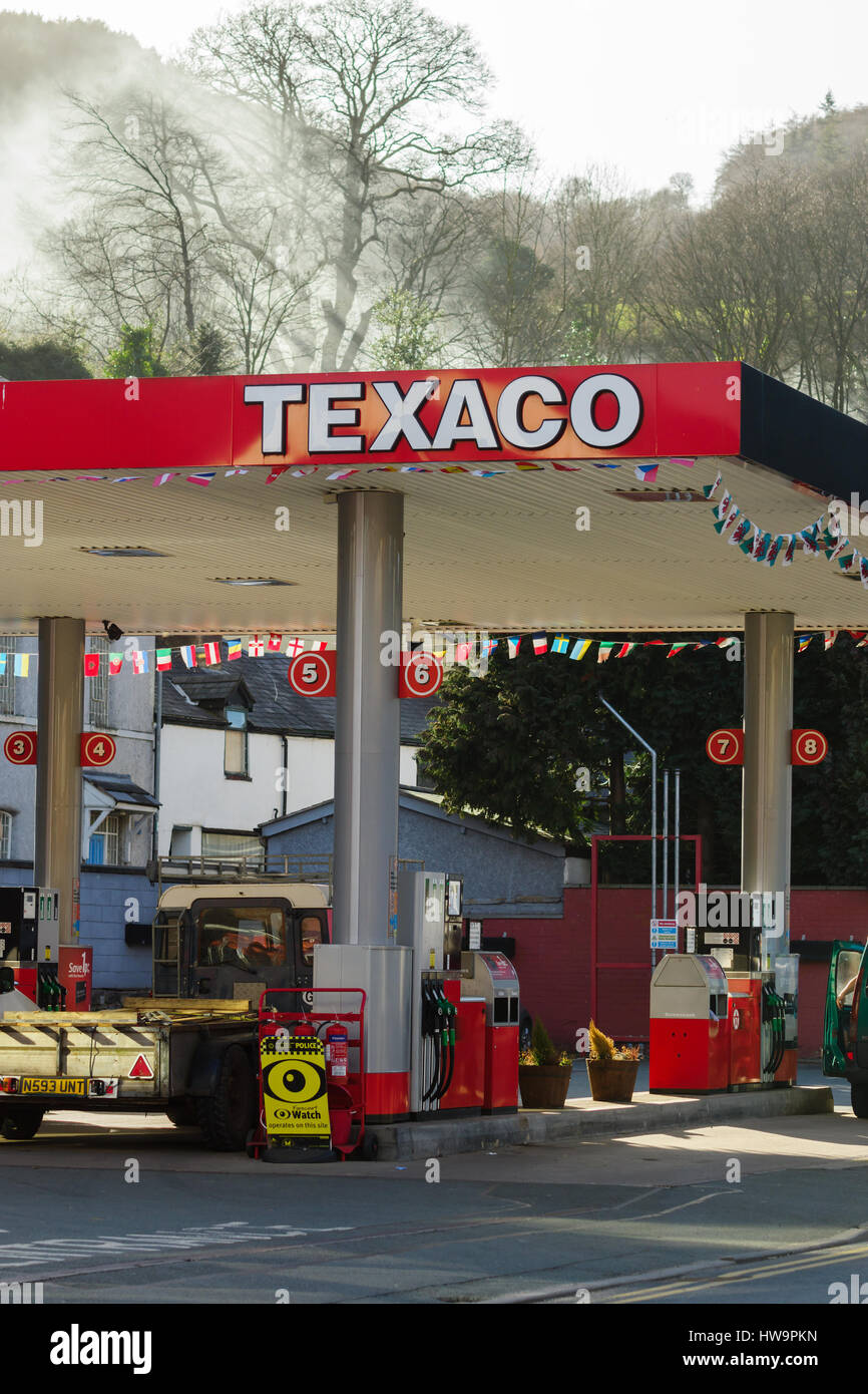 Texaco petrol station in a British town an American oil subsidiary of ...