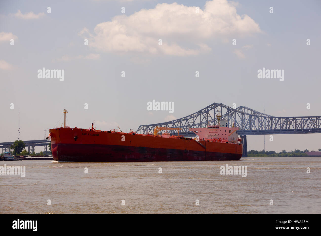 Cargo ships on mississippi river hi-res stock photography and images ...