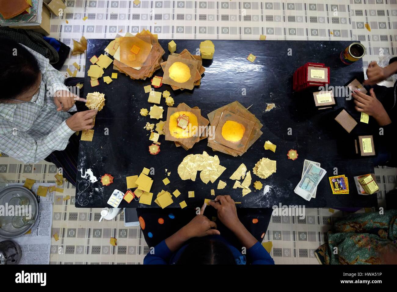 Goldbeating hi-res stock photography and images - Alamy