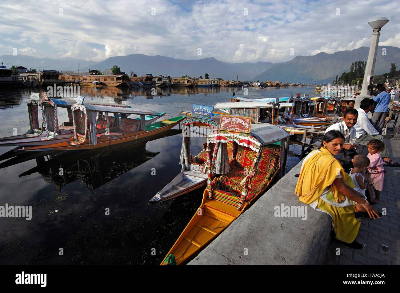 Kashmir srinagar daily hi-res stock photography and images - Alamy