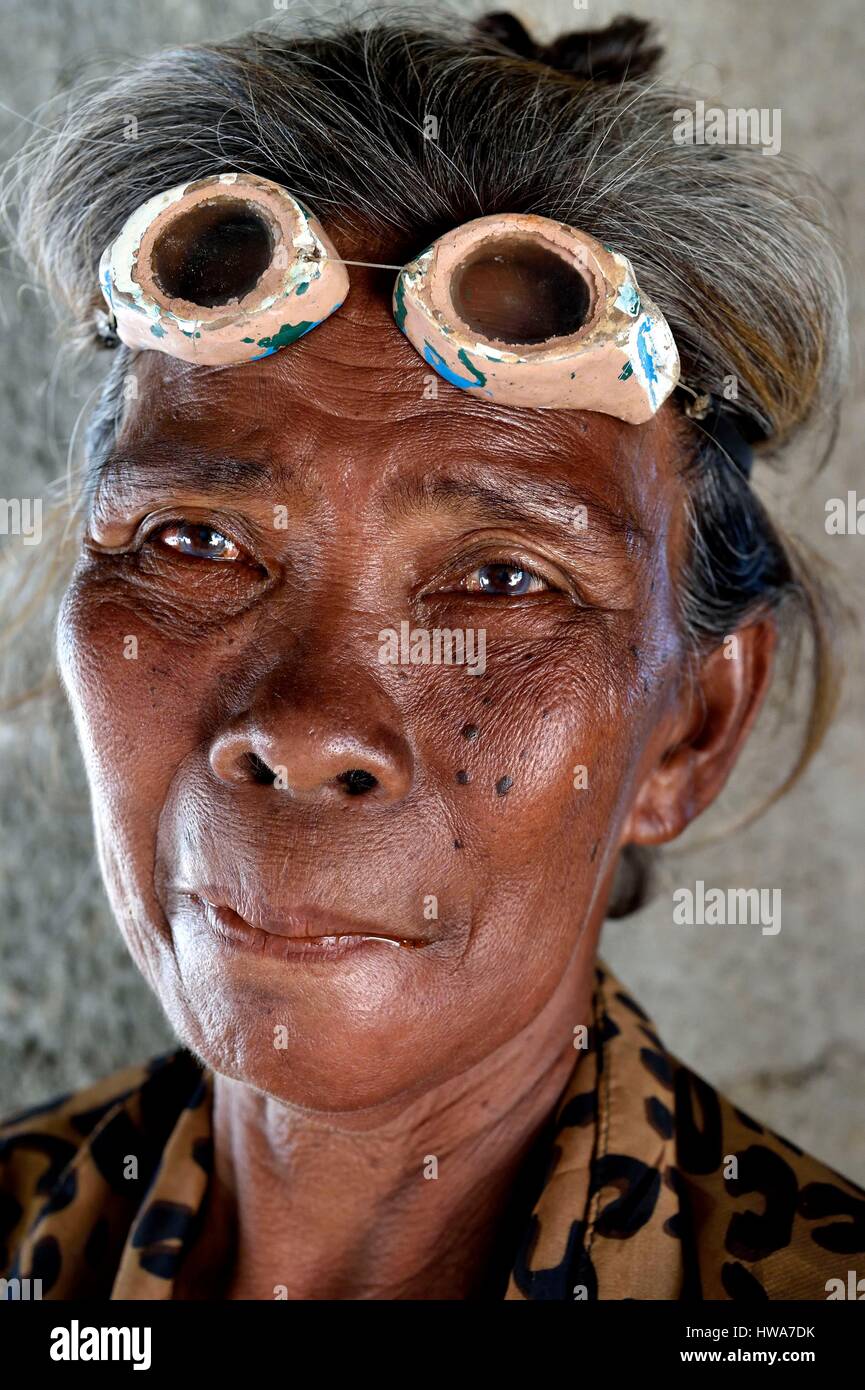 Palawan tribe hi-res stock photography and images - Alamy
