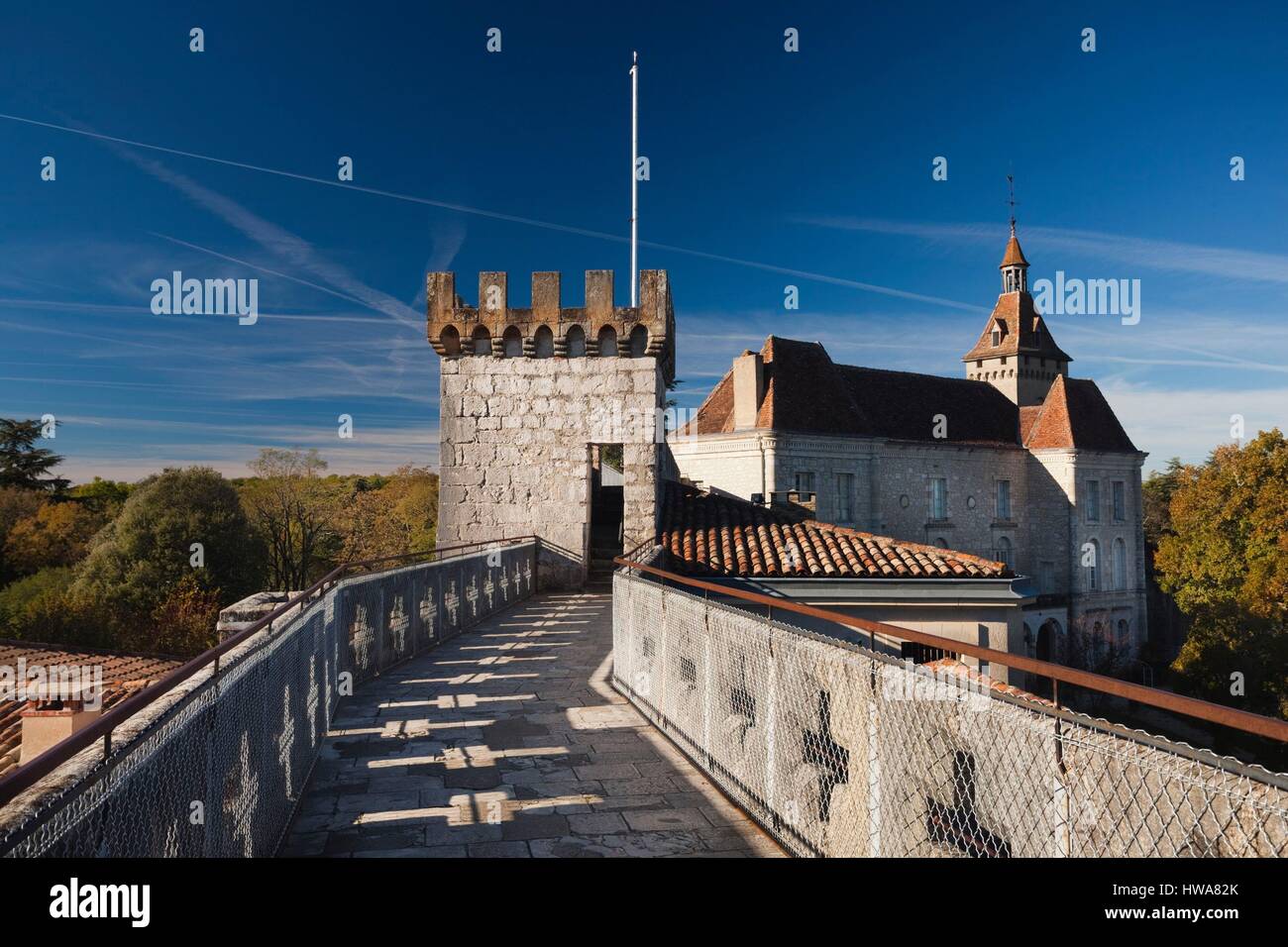 France, Lot, Rocamadour, chateau ramparts Stock Photo - Alamy