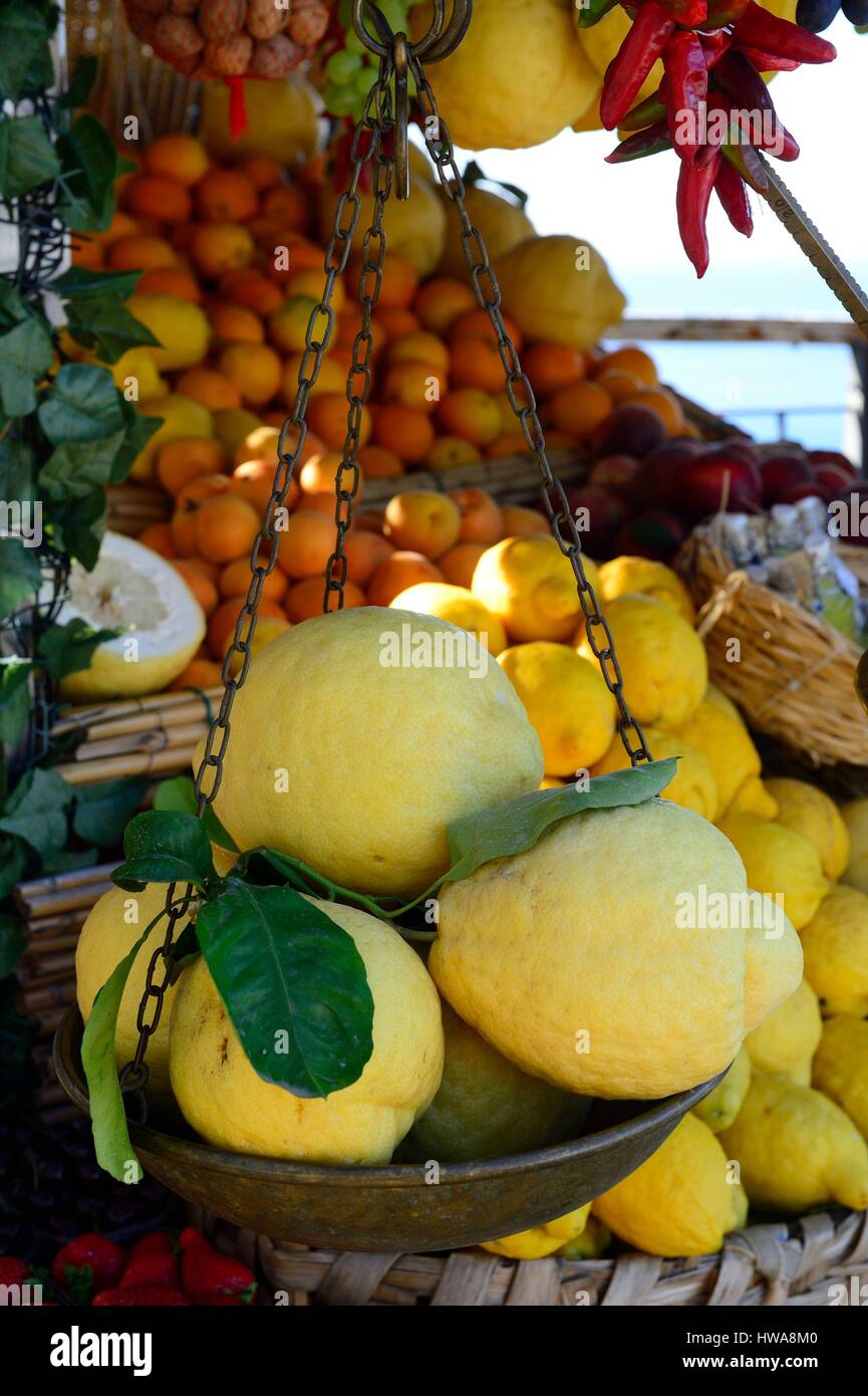 Lemons positano amalfi coast amalfi hi-res stock photography and images ...