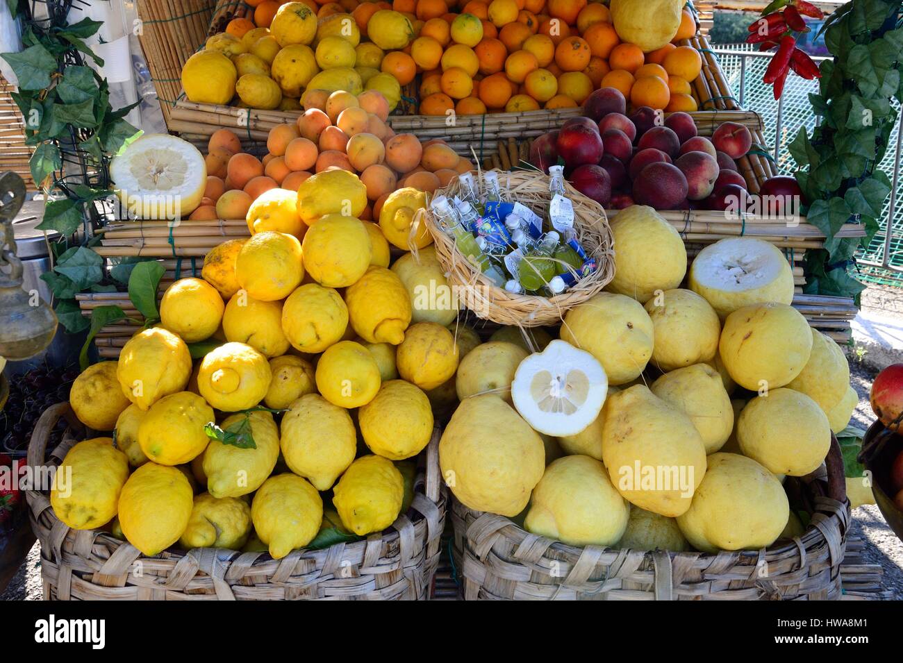Lemons positano amalfi coast amalfi hi-res stock photography and images ...
