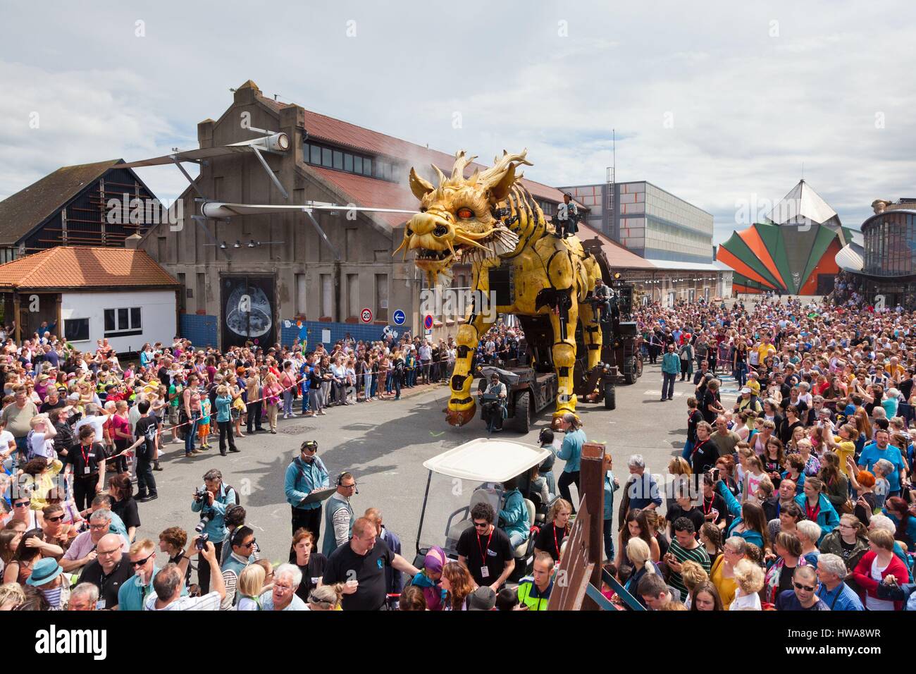 Carnival float dragon hi-res stock photography and images - Alamy