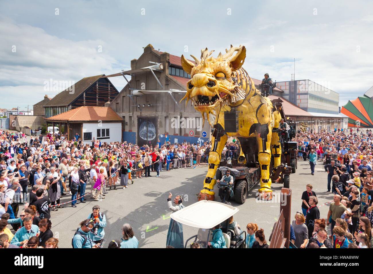 Carnival float dragon hi-res stock photography and images - Alamy