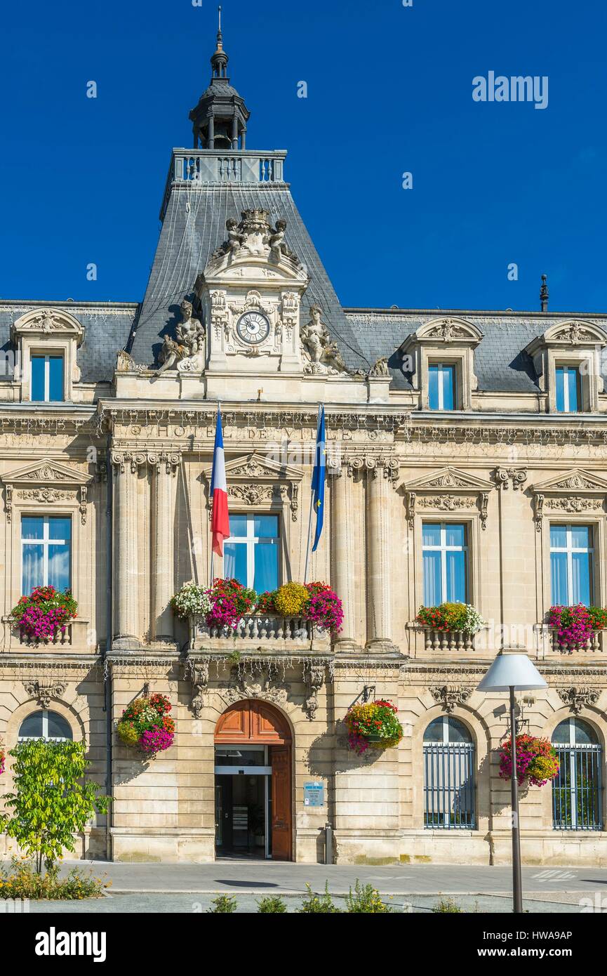 Coutras hi-res stock photography and images - Alamy