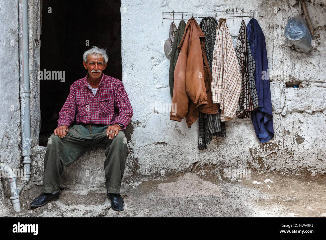 Old turkish man hi-res stock photography and images - Alamy