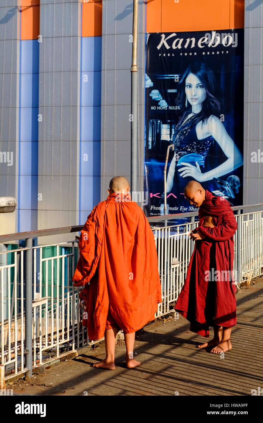 Myanmar, Yangon, old city, Merchant road Stock Photo - Alamy
