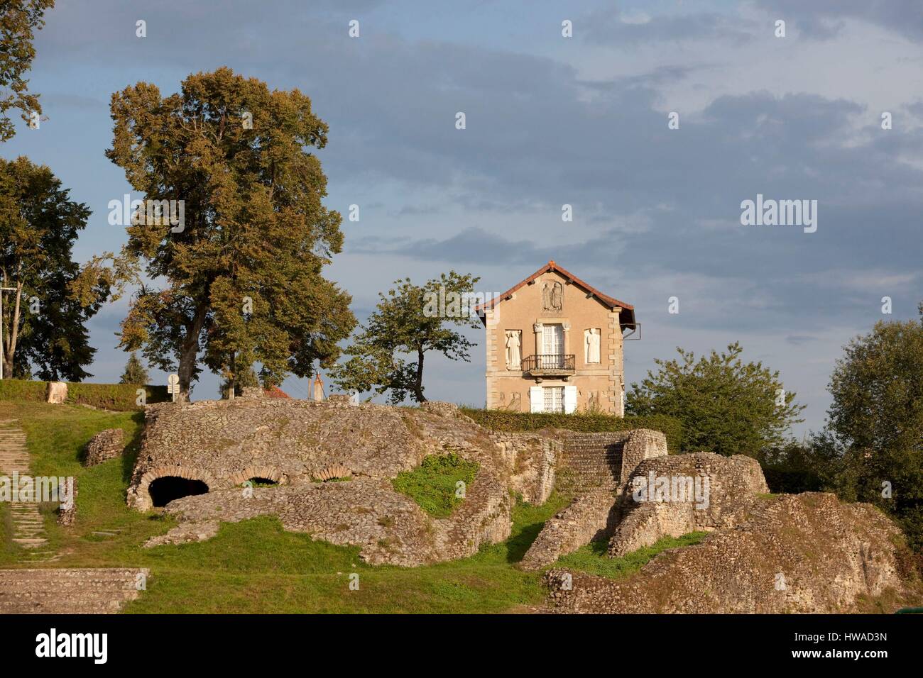 Autun theatre hi-res stock photography and images - Alamy