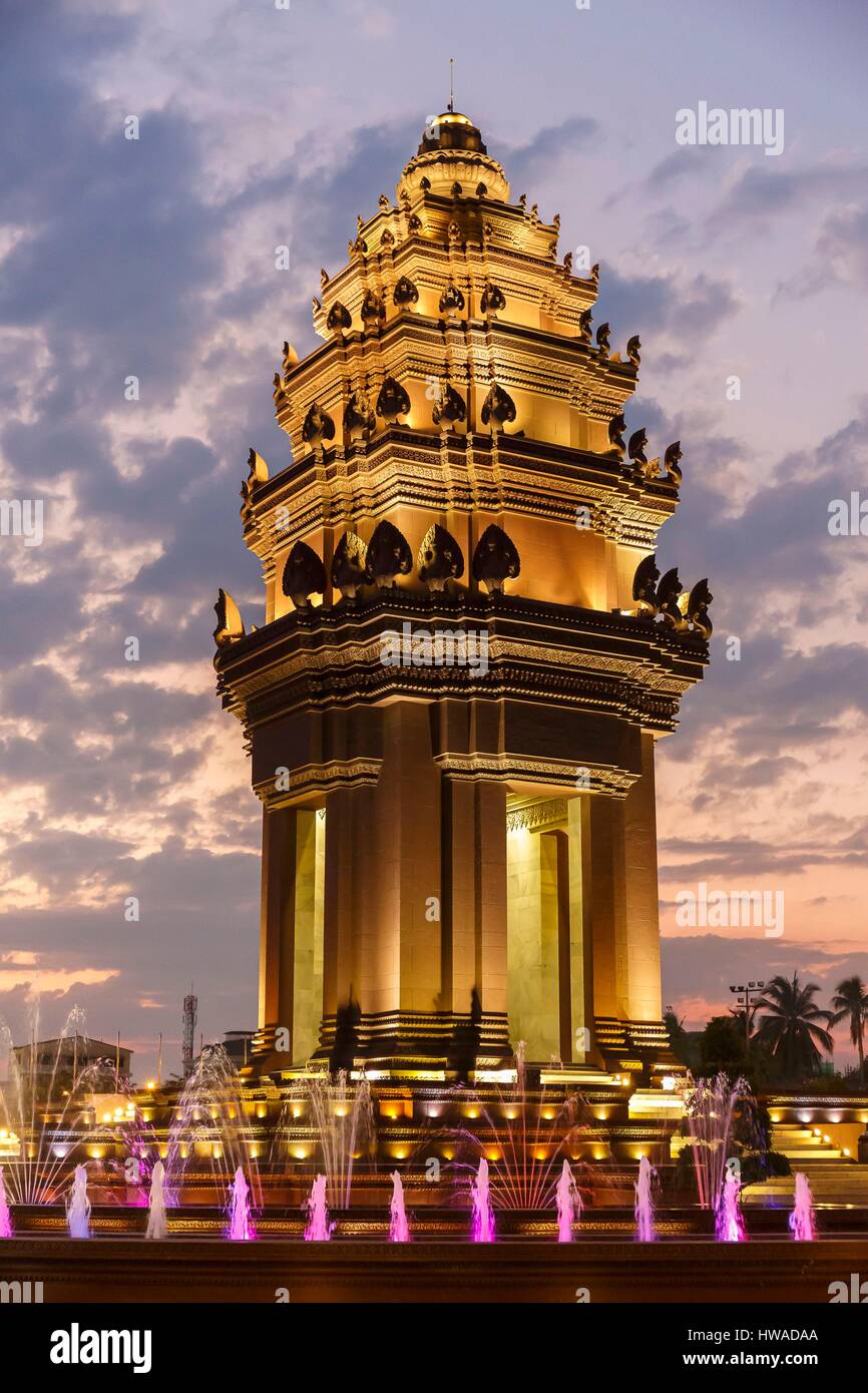 Independence monument night phnom penh hi-res stock photography and ...