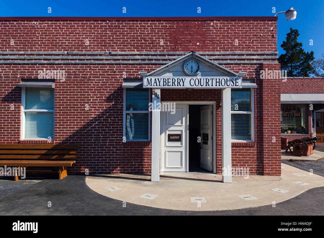 Replica of the mayberry courthouse hi-res stock photography and images ...