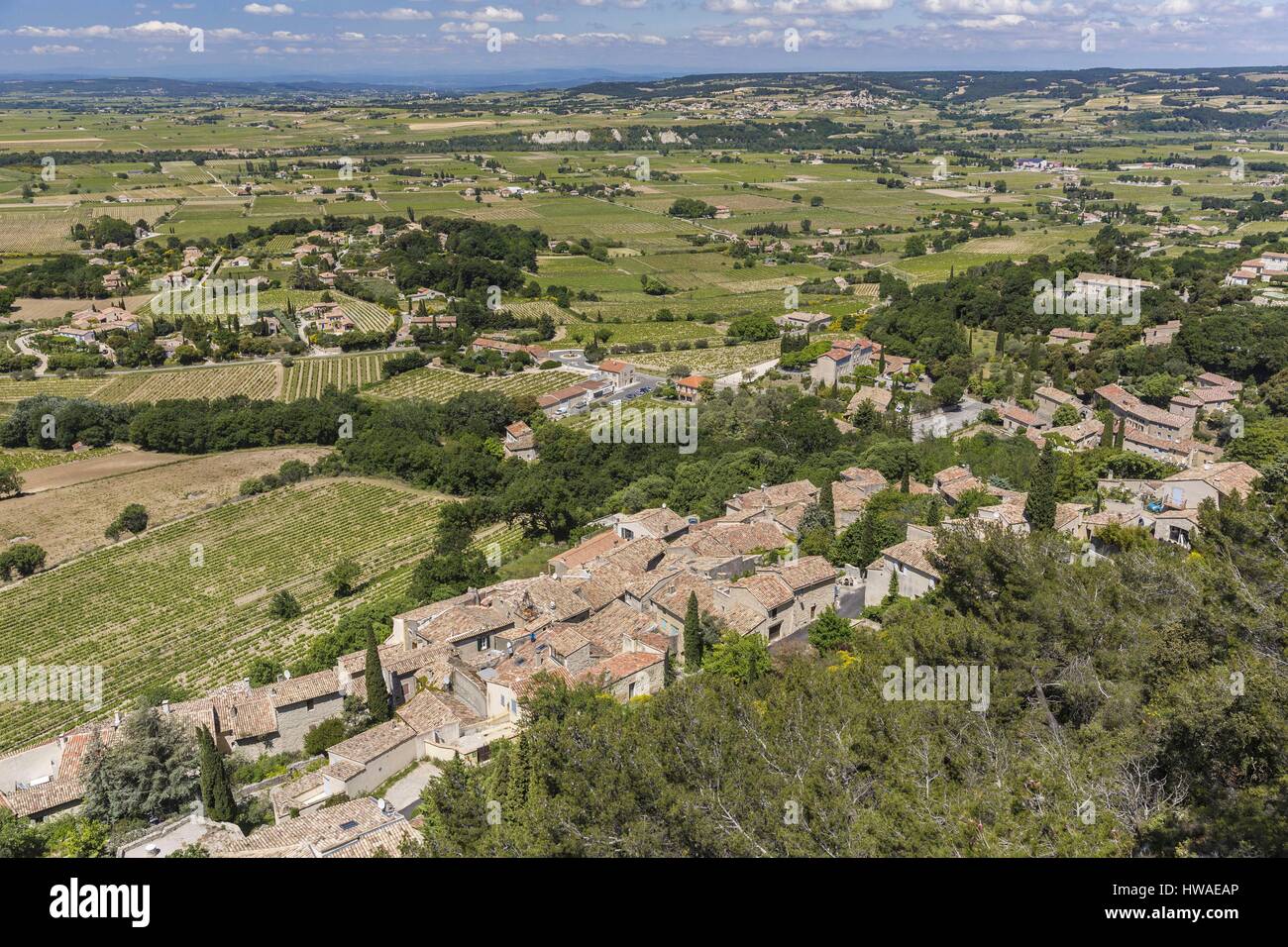 France, Vaucluse, Seguret, labelled Les Plus Beaux Villages de France ...