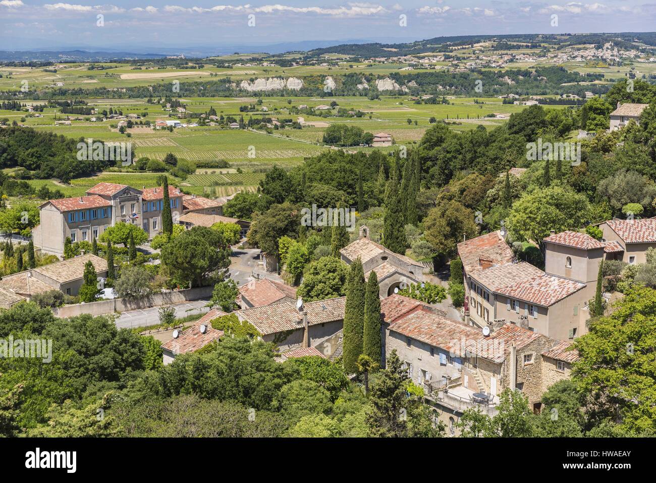France, Vaucluse, Seguret, labelled Les Plus Beaux Villages de France ...