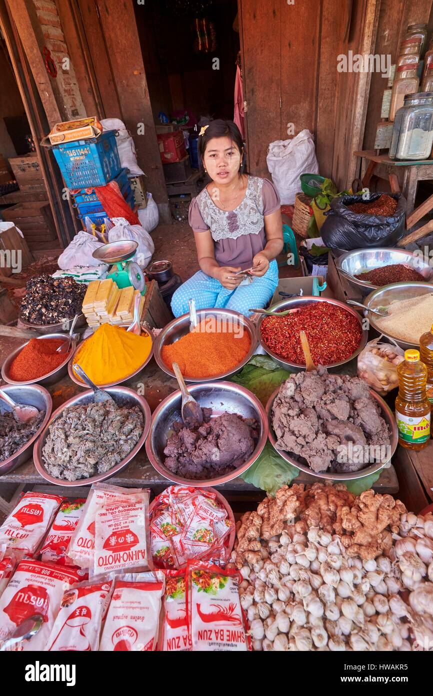Myanmar, Bago State, Bago, market in the street Stock Photo - Alamy