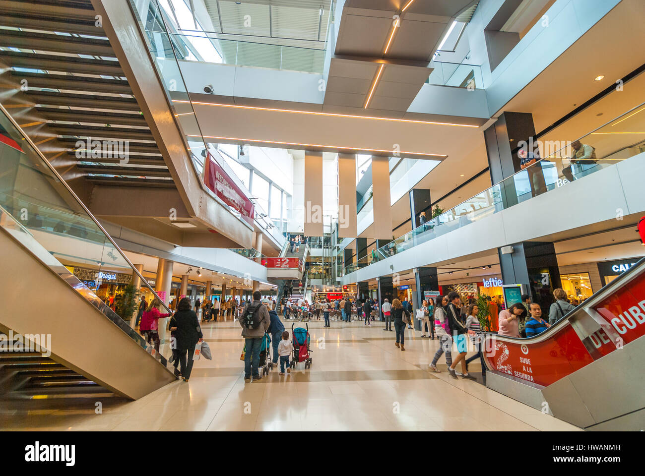 Shopping center convenience hi-res stock photography and images - Alamy