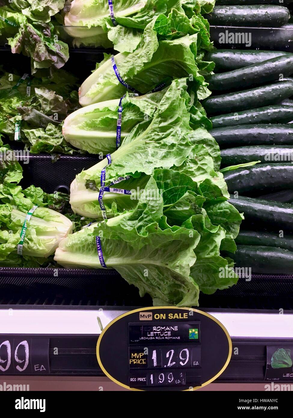 Fresh lettuce in produce isle Stock Photo - Alamy