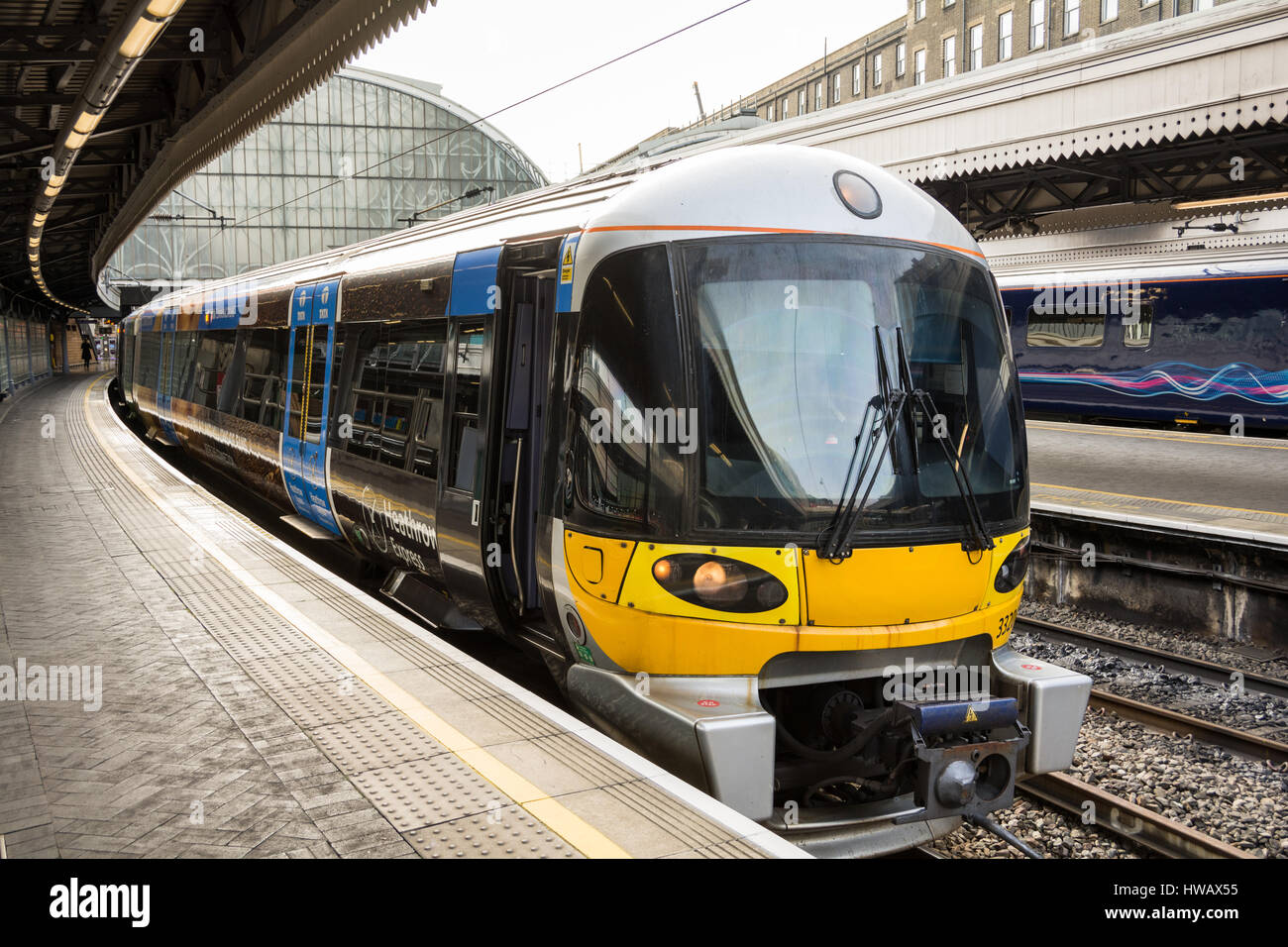 Tata Communications Heathrow Express train at Paddington Station ...
