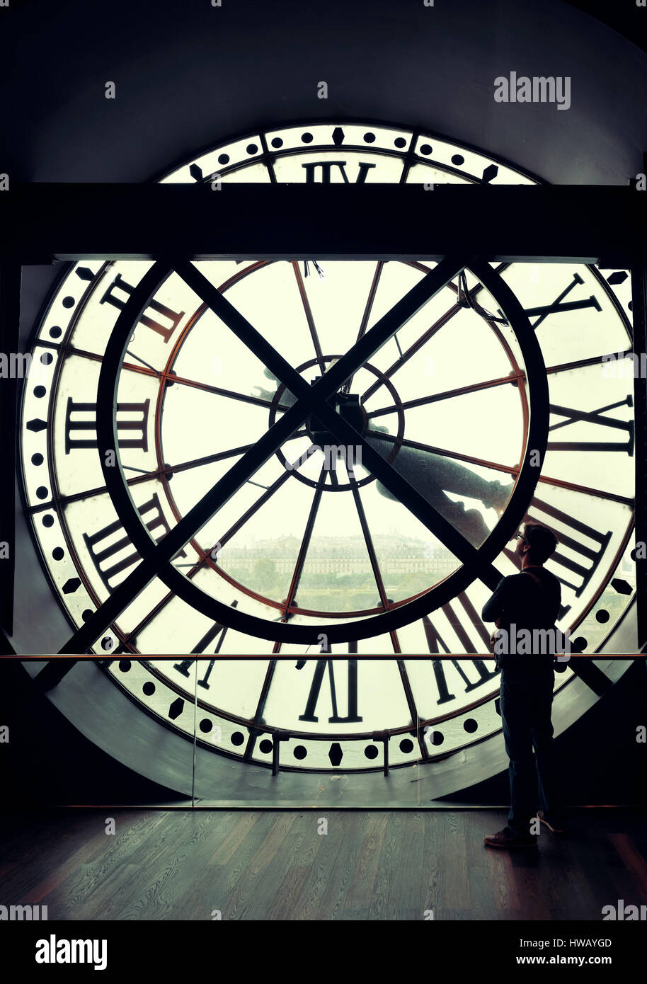 Giant clock hi-res stock photography and images - Alamy
