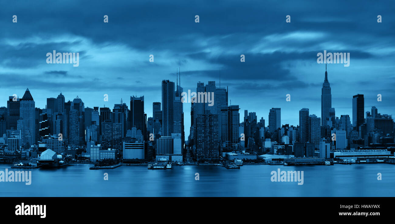 Manhattan midtown skyscrapers and New York City skyline Stock Photo - Alamy