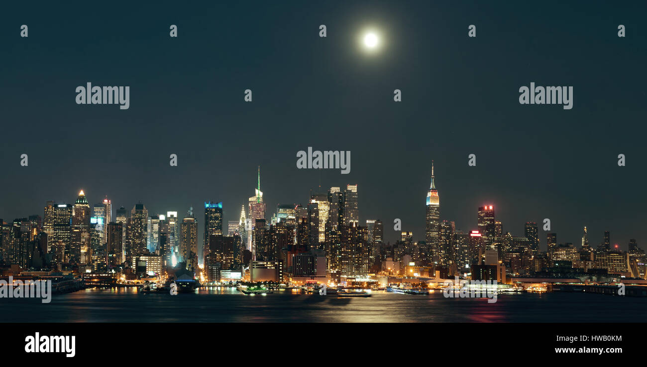 Moon rise over midtown Manhattan with city skyline at night Stock Photo ...