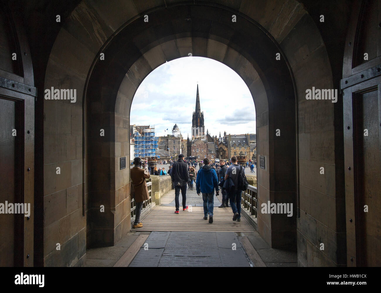 Scottish castle entrance hi-res stock photography and images - Alamy