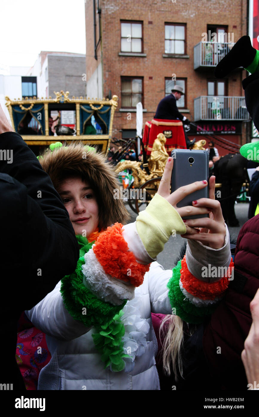 St Patricks Day Parade, Dublin , Ireland teen girl selfie Stock Photo ...