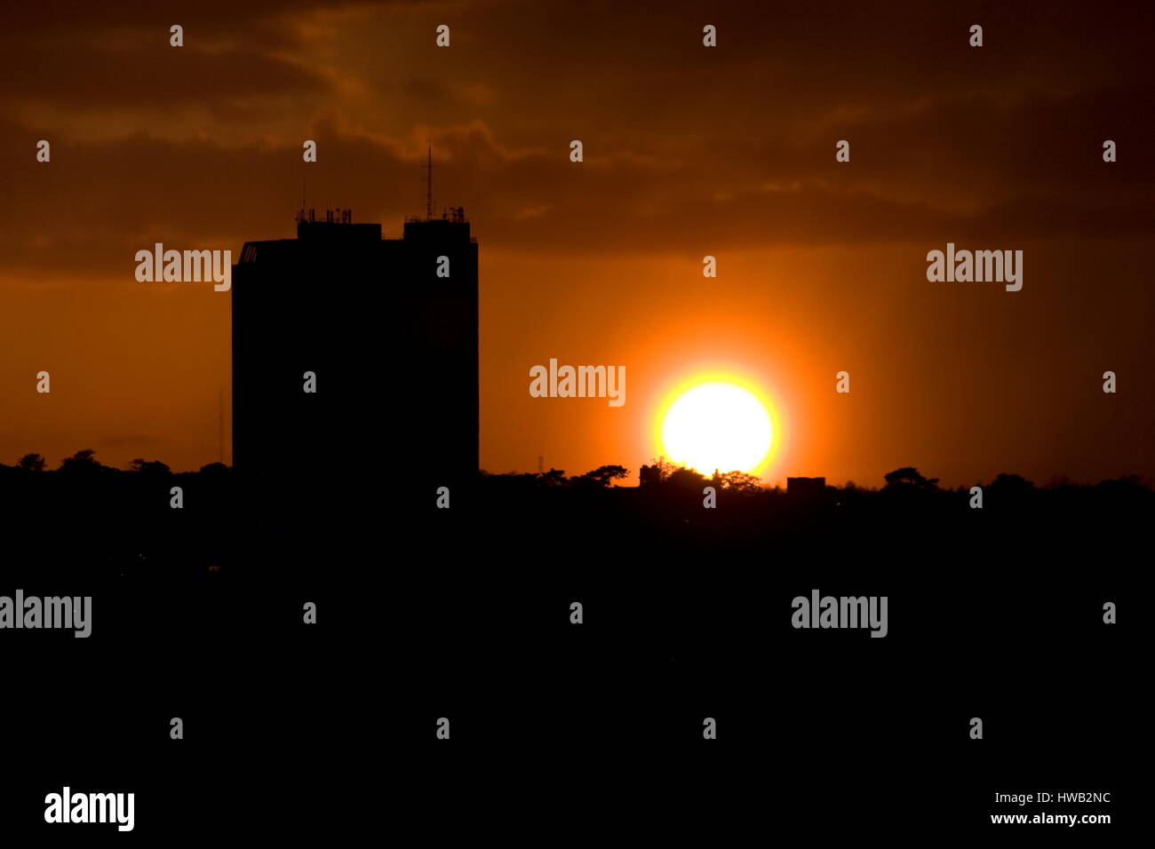 Big sun setting hi-res stock photography and images - Alamy