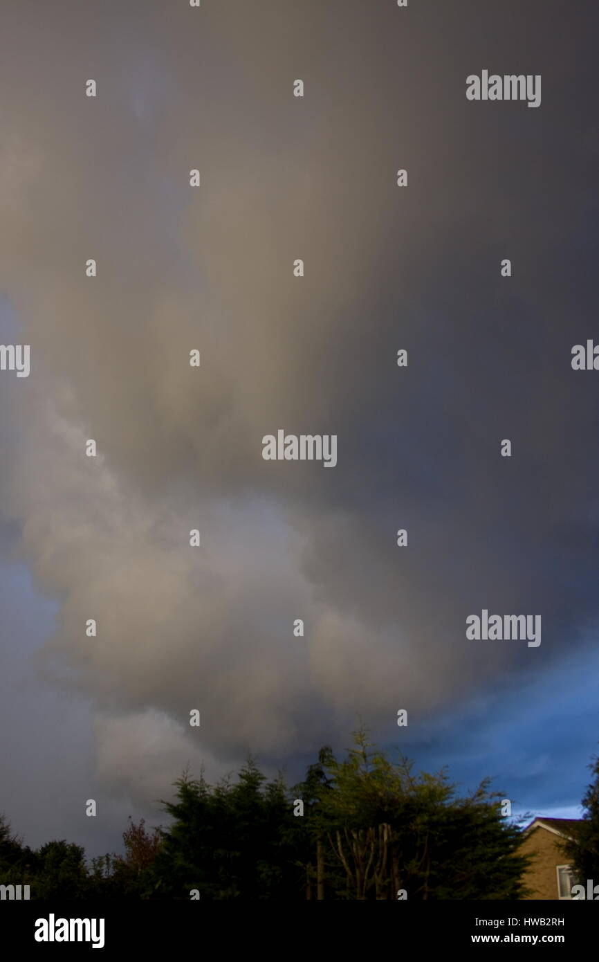 Stratus clouds hi-res stock photography and images - Alamy