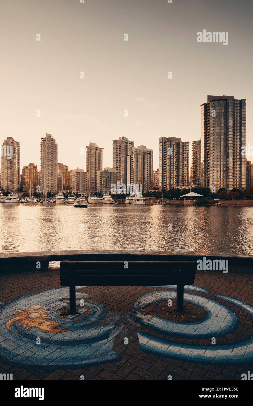 Waterfront apartment buildings hi-res stock photography and images - Alamy
