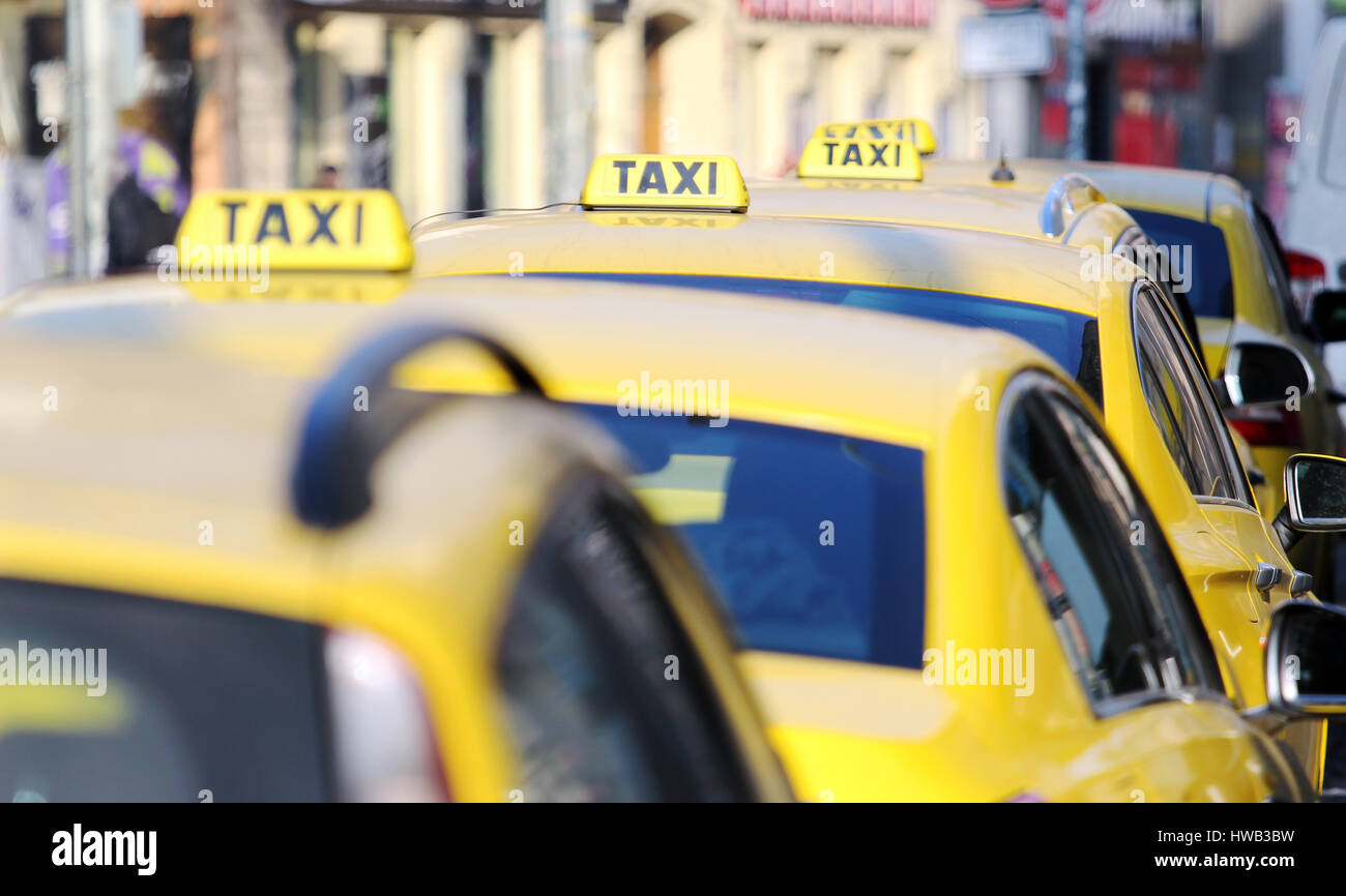 Taxicab taxi cab stand rank hi-res stock photography and images - Alamy