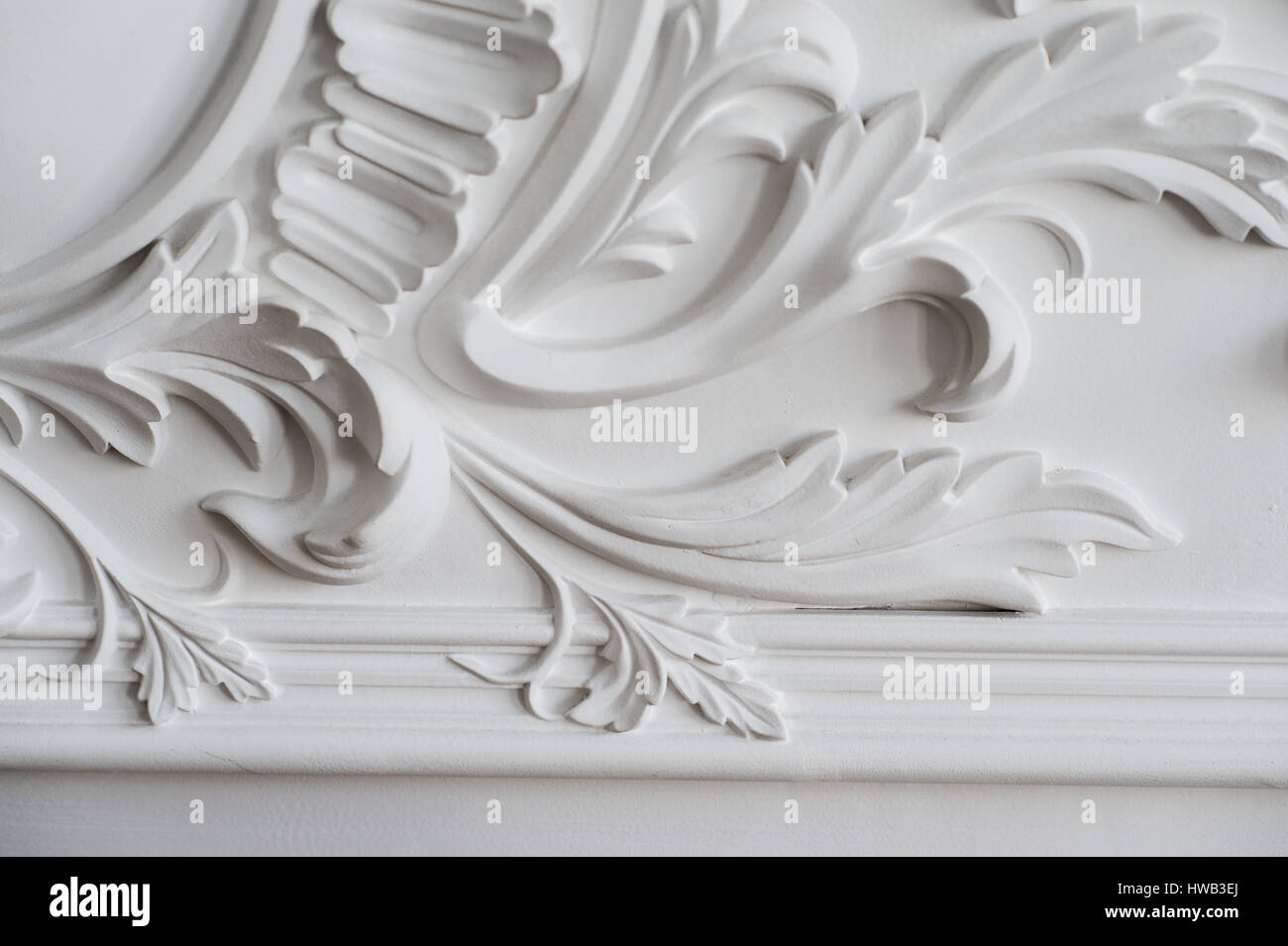 Luxury white wall design bas-relief with stucco mouldings roccoco ...