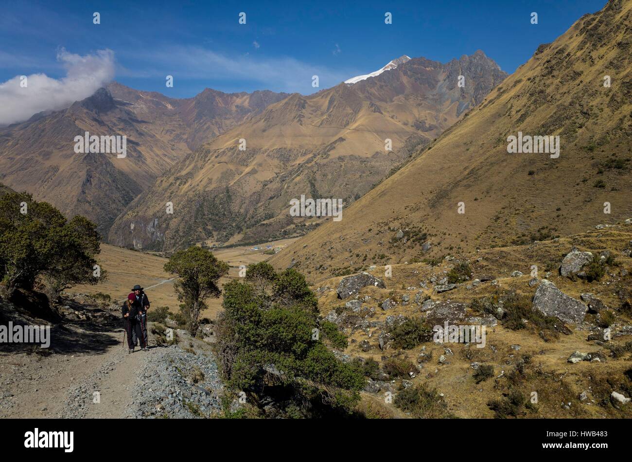 Salcantay mountain hi-res stock photography and images - Alamy