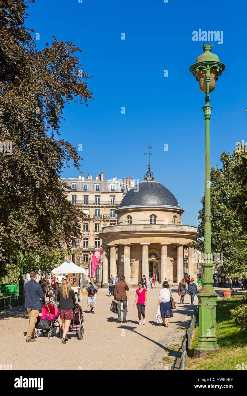 France, Paris, the Parc Monceau, the rotunda Stock Photo - Alamy