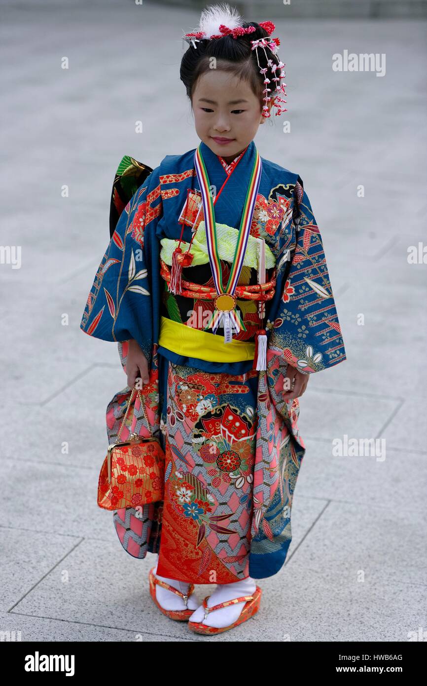 Japan, Honshu island, Tokyo district, Tokyo, little girl in kimono ...