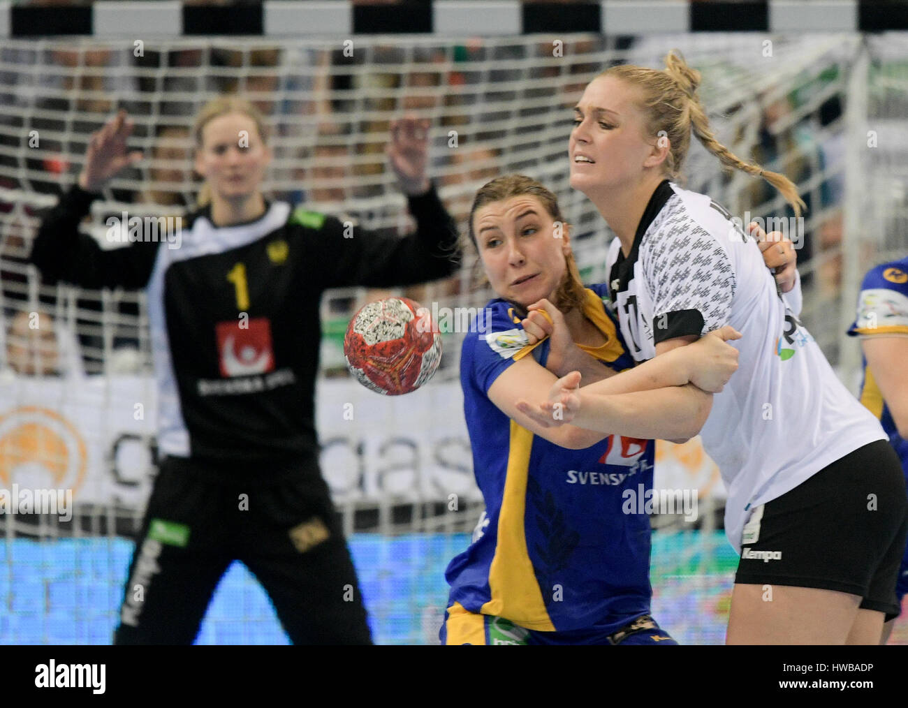 Hamburg, Germany. 19th Mar, 2017. Germany's Anne Hubinger plays against ...
