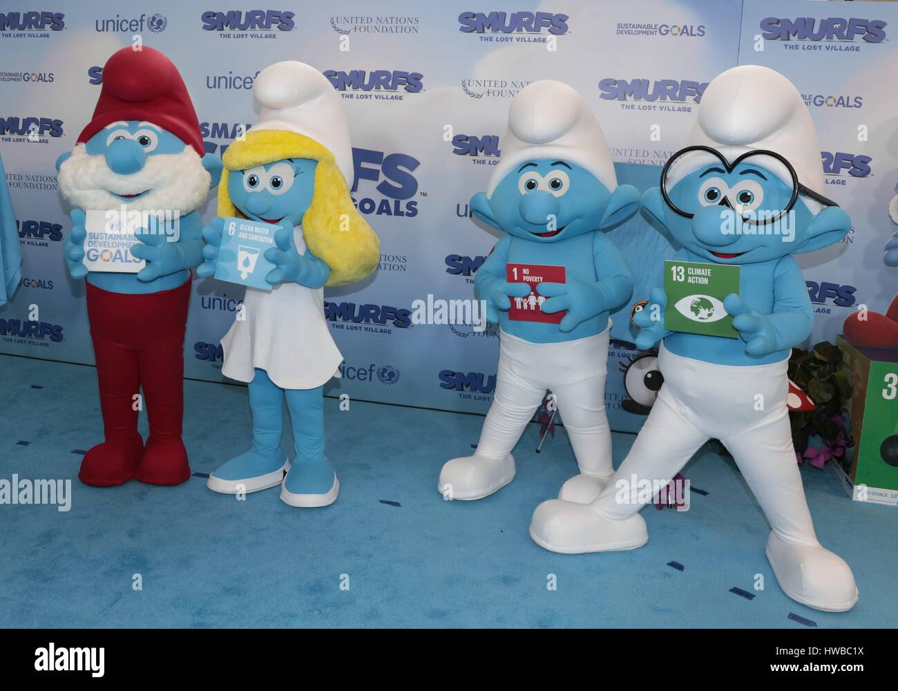 Smurfette hi-res stock photography and images - Alamy
