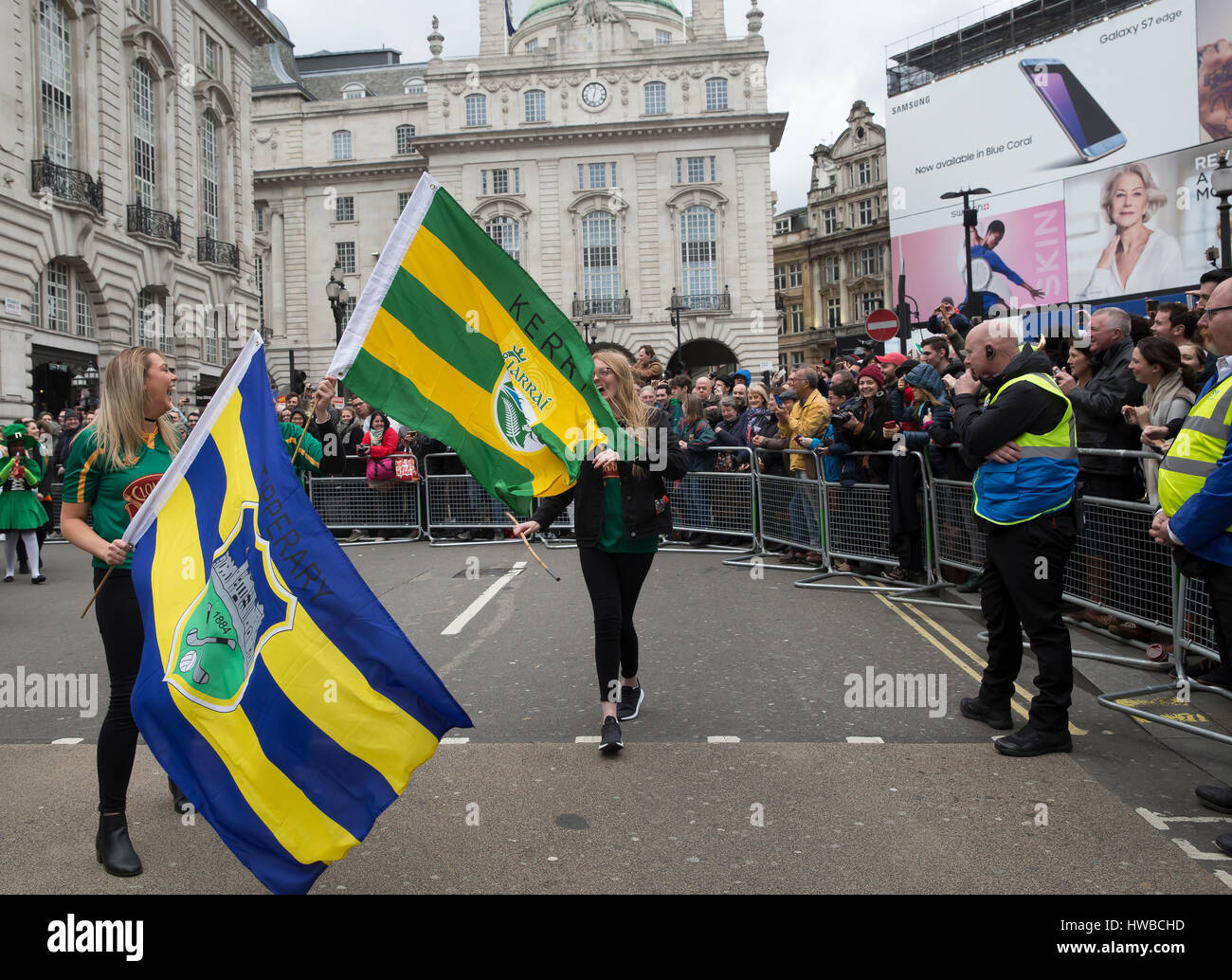 Crowds attend London's Largest St Patrick's Day Parade Stock Photo - Alamy