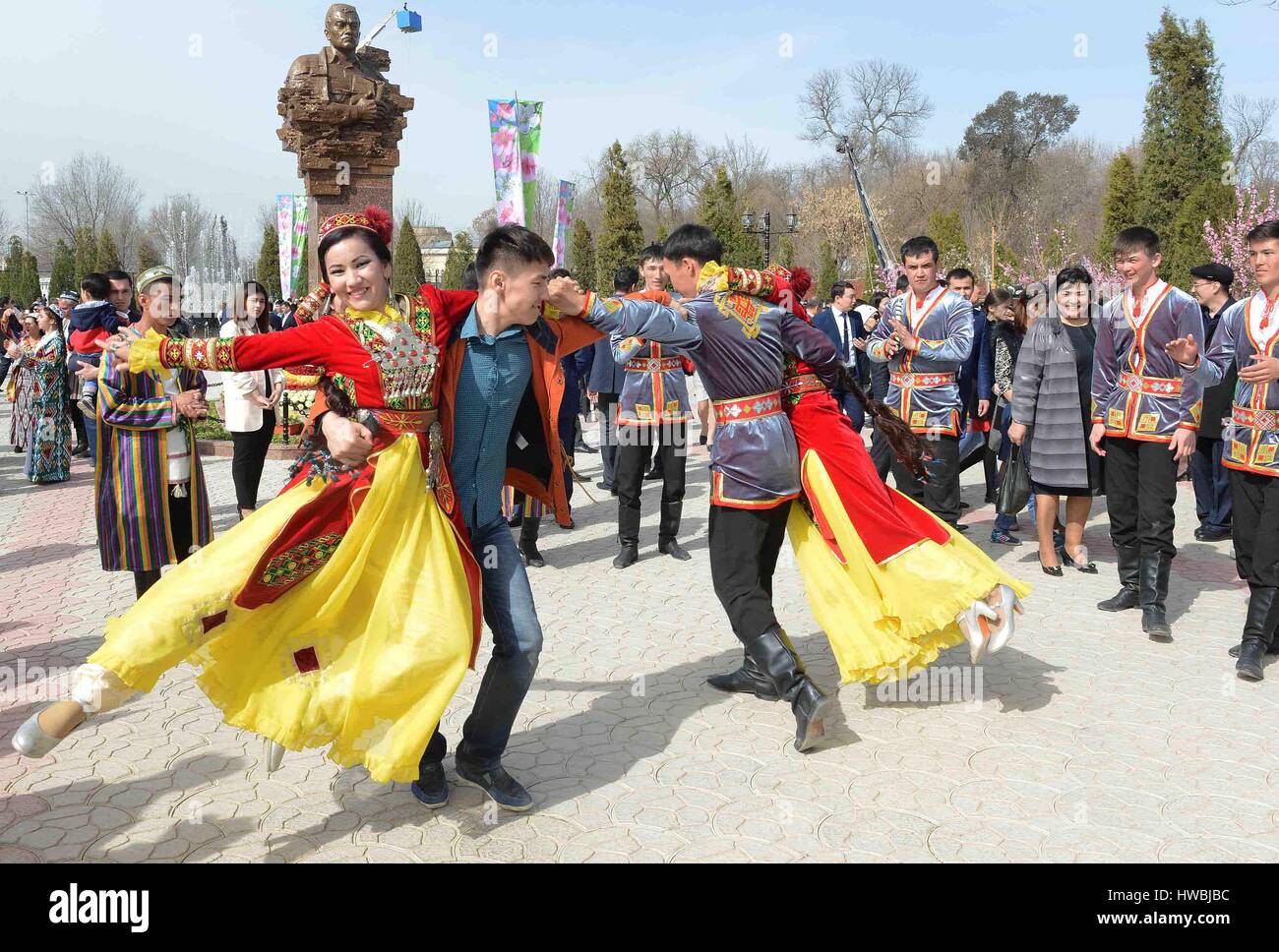 Tashkent, Uzbekistan. 20th Mar, 2017. Uzbek people dressed in ...