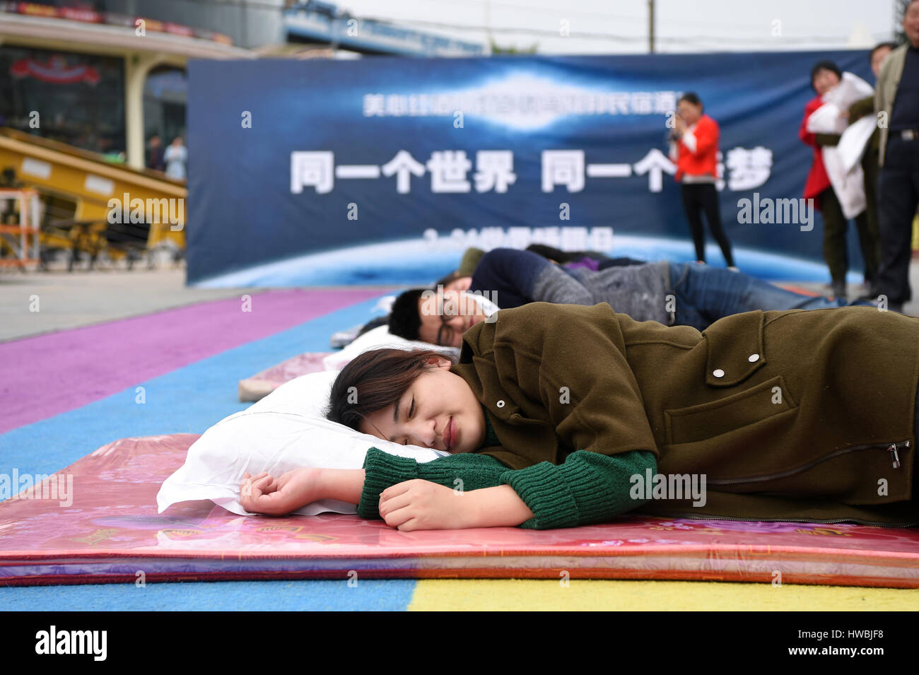 Chongqing. 20th Mar, 2017. Tourists try the recommended sleeping ...