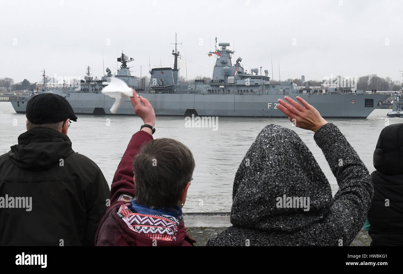 Wave farewell hi-res stock photography and images - Alamy