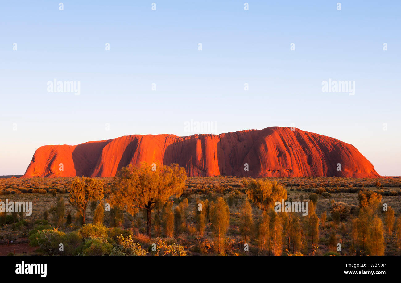 Sunrise Over Uluru, Uluru-Kata Tjuta National Park, Northern Territory ...
