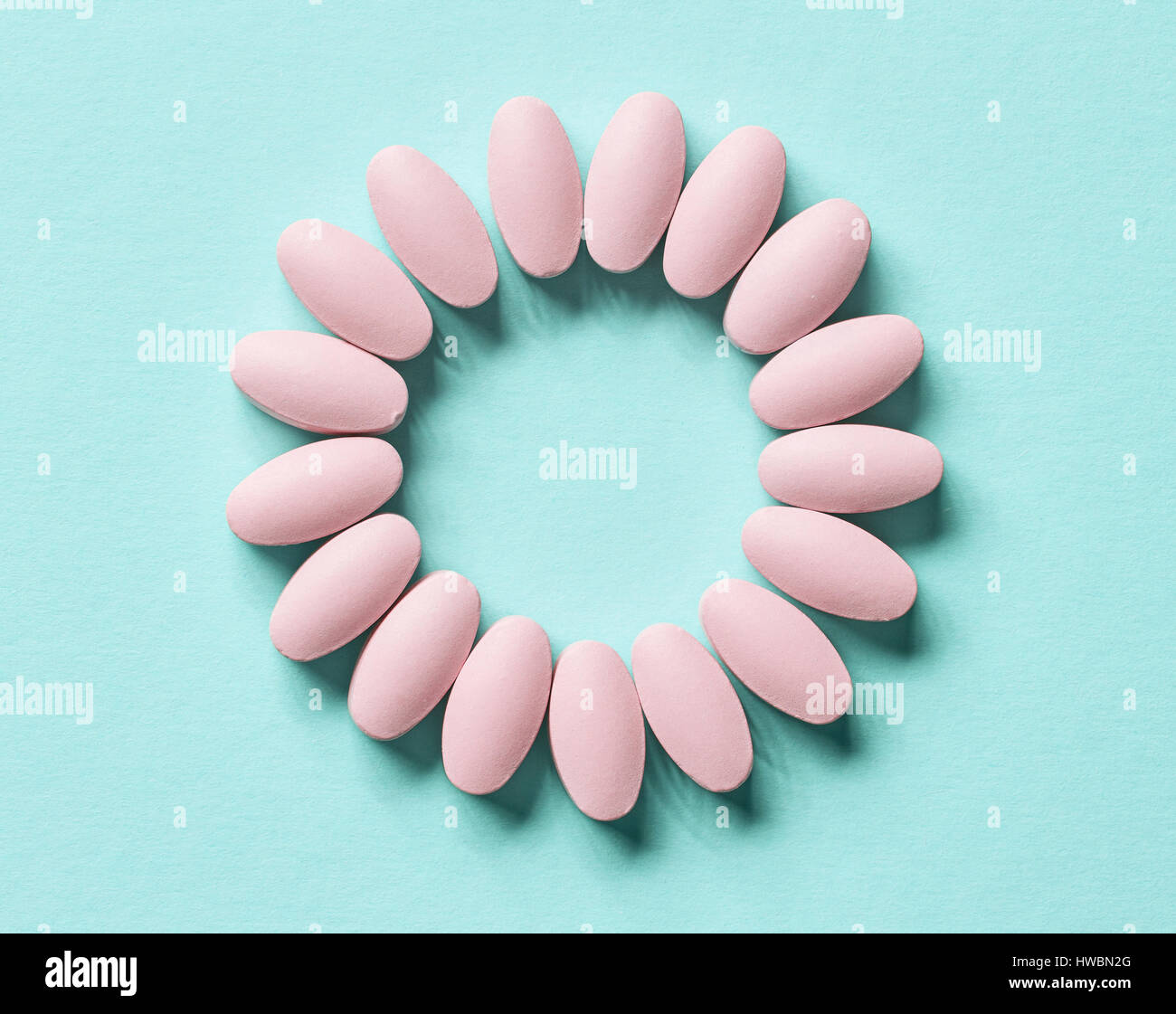 Pink medicine hi-res stock photography and images - Alamy