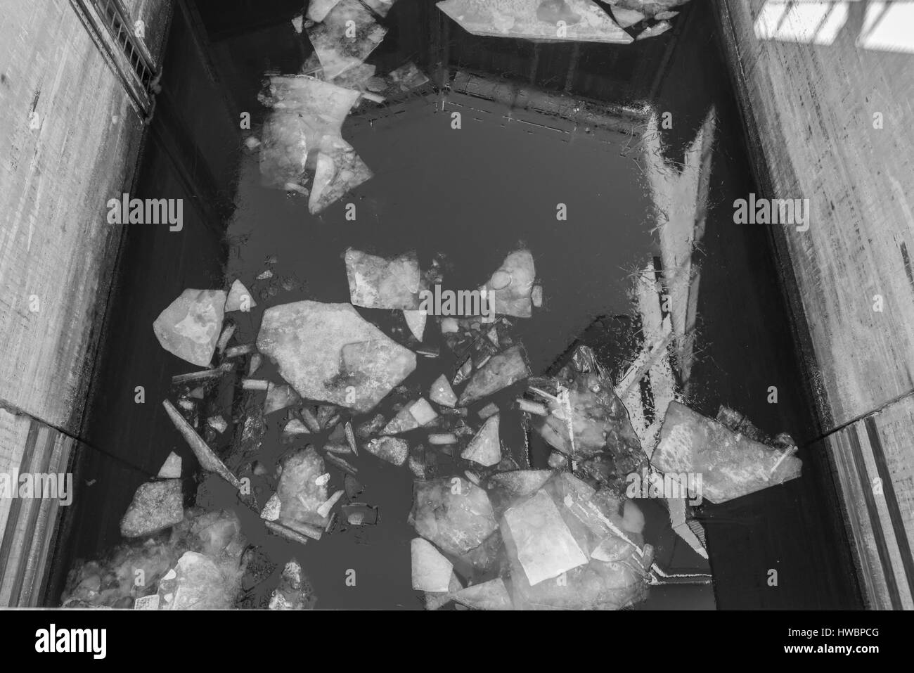 Broken sheets hi-res stock photography and images - Alamy