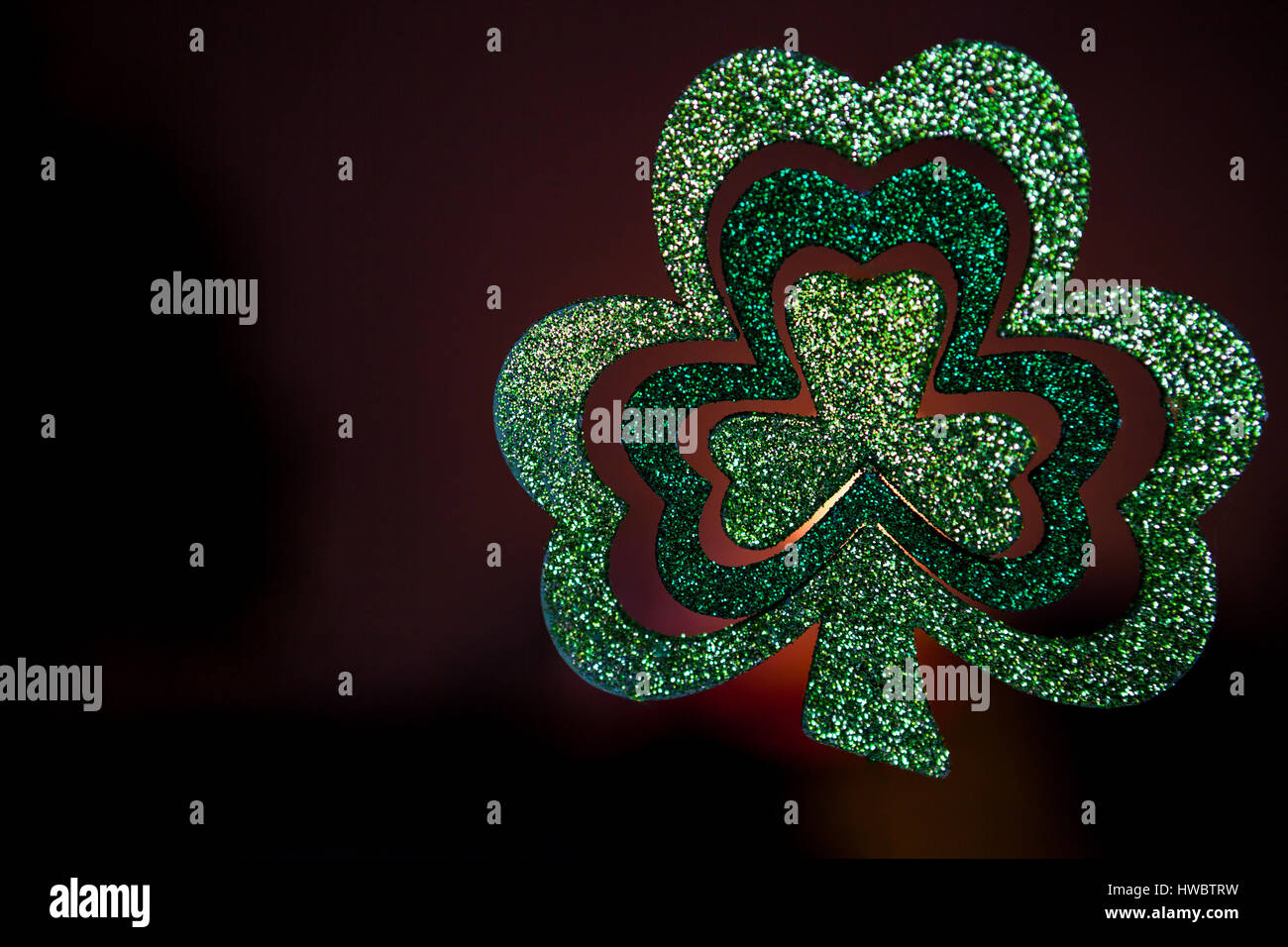 Patrick Day Symbol, shiny clover on a dark background Stock Photo - Alamy