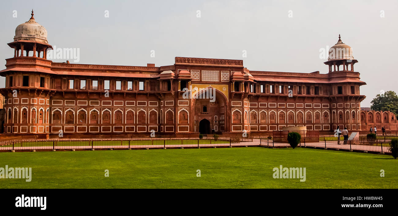 Red fort lahore gate hi-res stock photography and images - Alamy