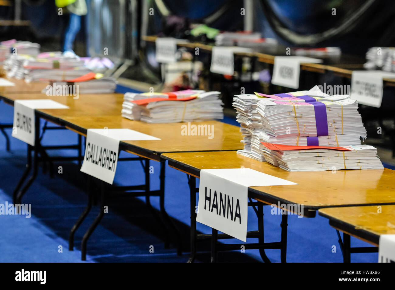 Counting ballot papers hi-res stock photography and images - Alamy