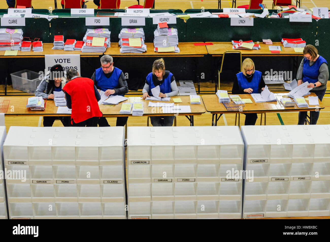 Counting ballot papers hi-res stock photography and images - Alamy