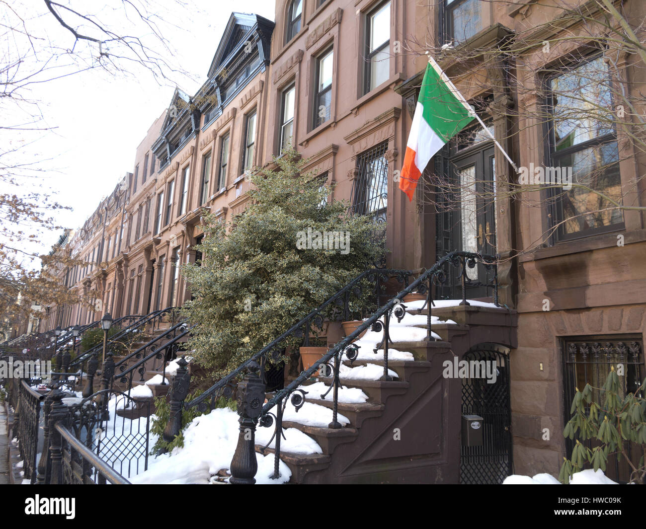 Irish flag outside Brownstone in Brooklyn, NY Stock Photo - Alamy